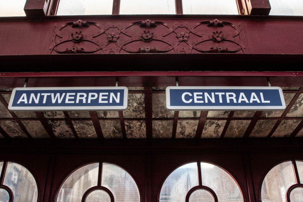 Belgium: Fire ravages at Antwerp's central station - Press Editorials